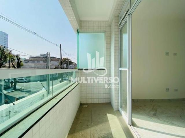 Casa sobreposta moderna com churrasqueira na Ponta da Praia