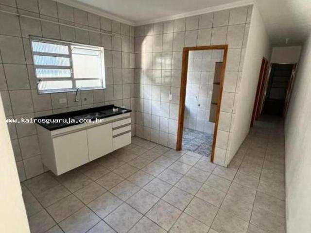 Casa Sobreposta para Venda em Guarujá, Vila Santa Rosa, 2 dormitórios, 1 suíte, 1 vaga