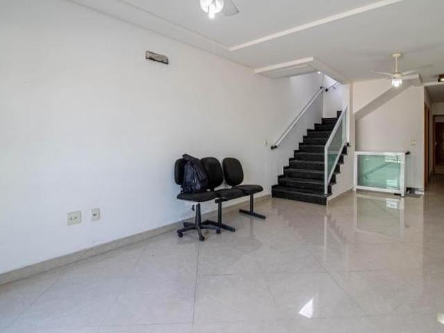 Casa Sobreposta Triplex à Venda com 5 Quartos Bairro Embaré Santos