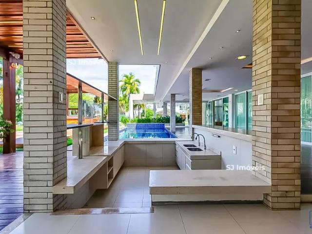 Casa sofisticada com 5 suítes no Alphaville Eusébio