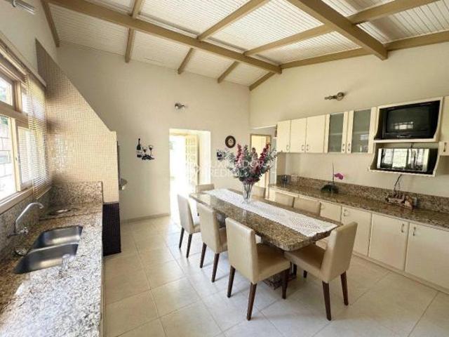 Casa Sólida com Amplo Terreno Venda Campo Largo