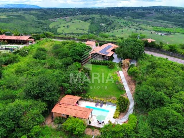 Casa solta com 5 quartos e área de lazer completa, em Gravatá/PE, com linda vista!