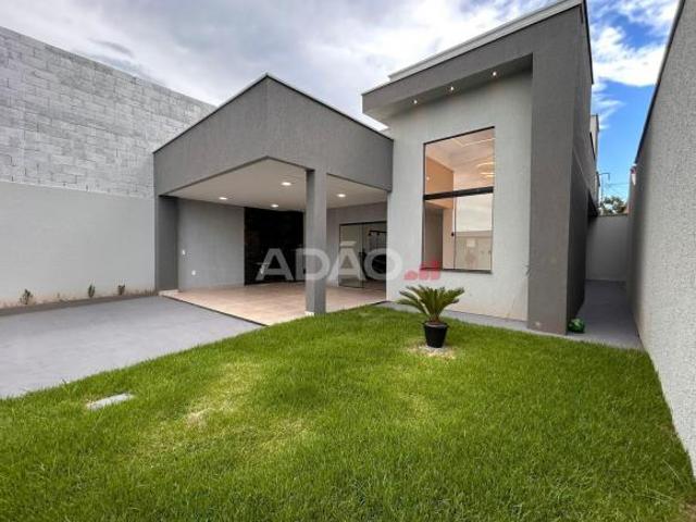 Casa Sozinha no Lote 3 quartos sendo 1 suíte Setor Shanrilá Casa de Rua com 3 Quarto s por R$ 4