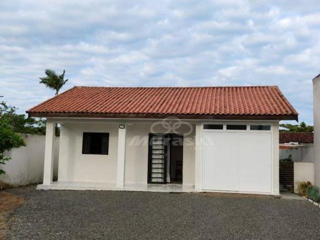 Casa Sozinha no Terreno a 2 Quadras do Mar