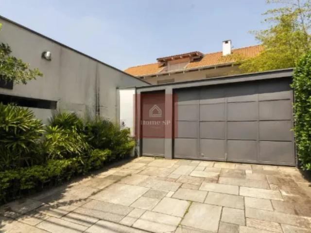 Casa Térrea 4 Dormitórios, 2 suítes, 7 vagas e com 580m² Brooklin