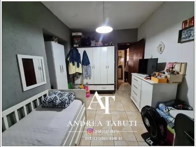 Casa térrea 2 quartos com 2 vagas e edicula 2 dorm, cozinha, sala