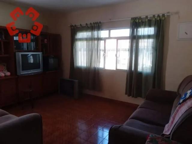 Casa Térrea à Venda com Amplo Quintal | 2 Dormitórios | Garagem para 5 Carros CA0407