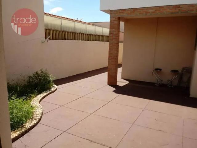 Casa Térrea à Venda de 03 Quartos no Bairro Parque das Andorinhas em Ribeirão Preto com Quintal