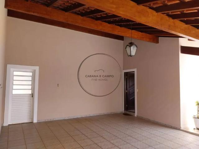 Casa térrea à venda próxima à Alameda Lucas Nogueira Garcez em Atibaia