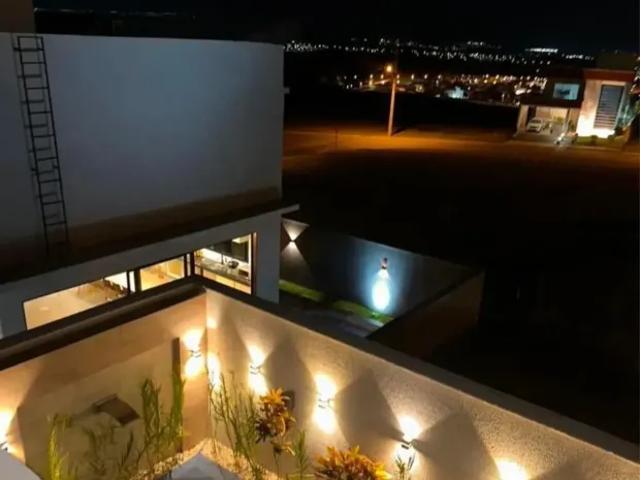 Casa Térrea Alto Padrão à Venda no Jardins Nápoles Senador Canedo
