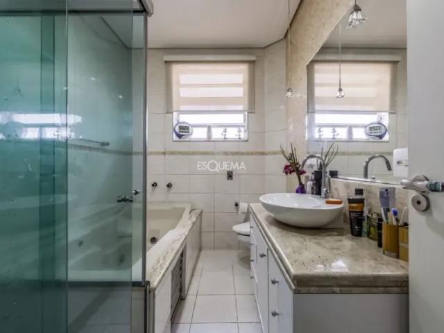 Casa térrea com amplo terraço