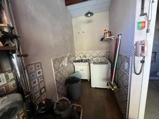 Casa térrea com duas suítes, piscina bairro velha