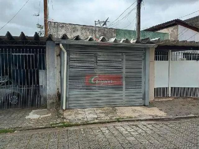 Casa térrea à venda e com edícula, próximo à Av. Emilio Ribas