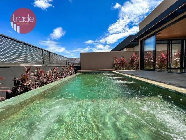 Casa térrea em condomínio fechado com 03 suítes e piscina borda infinita