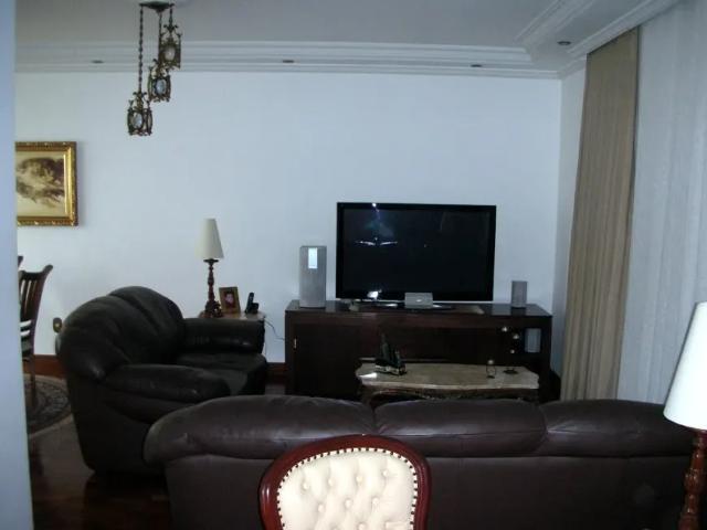 Casa Térrea para Locação Comercial em Jardim AVELINO S. P