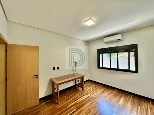 Casa Térrea Exclusiva no Reserva do Vianna 3 Suítes, Piscina e Elevador na Garagem