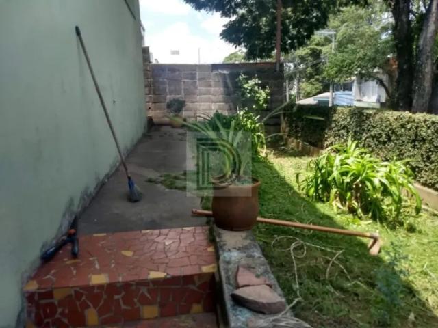 Casa térrea isolada com 2 dormitórios, sala, cozinha ampla