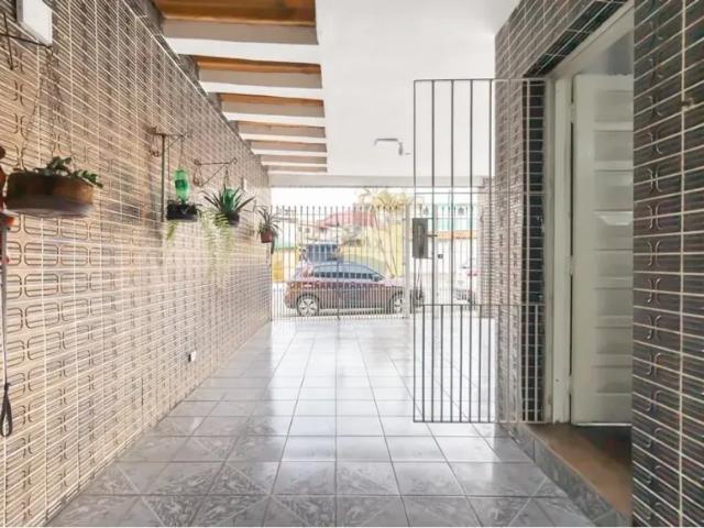 Casa térrea na Vila Guilhermina com 3 dormitórios, espaço gourmet e 6 vagas!