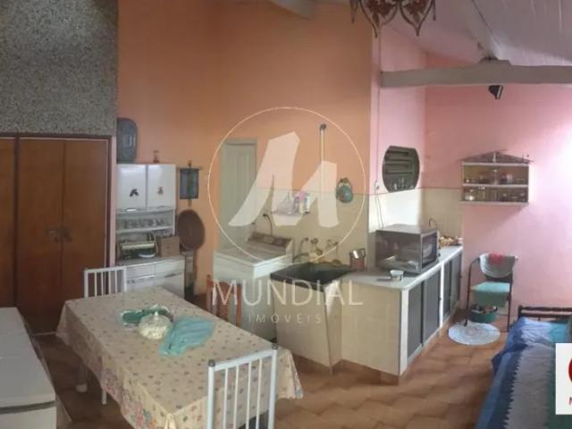 Casa térrea na rua 3 dormitórios, cozinha planejada