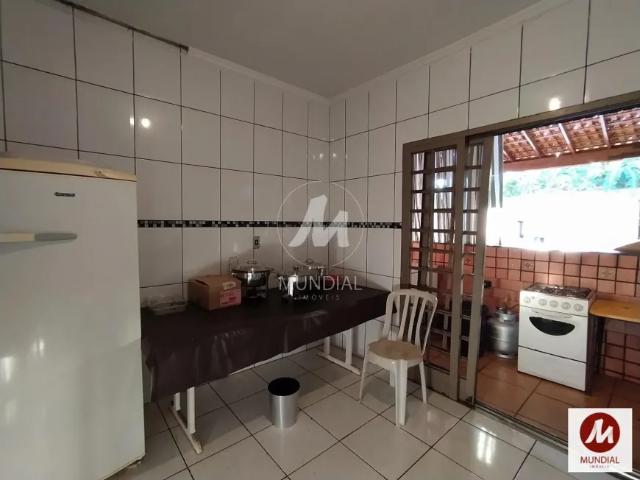 Casa térrea na rua 4 dormitórios, cozinha planejada