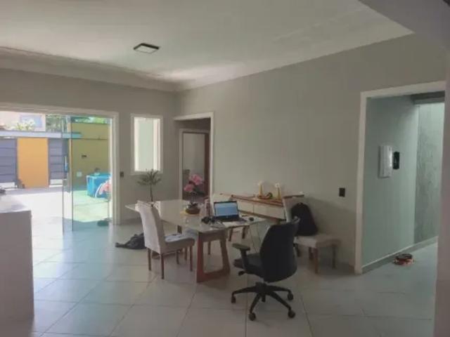 Casa Térrea no Bosque dos Eucaliptos: 3 Dorms, Energia Solar, Área Gourmet e 6 Vagas na Zona Sul SJC