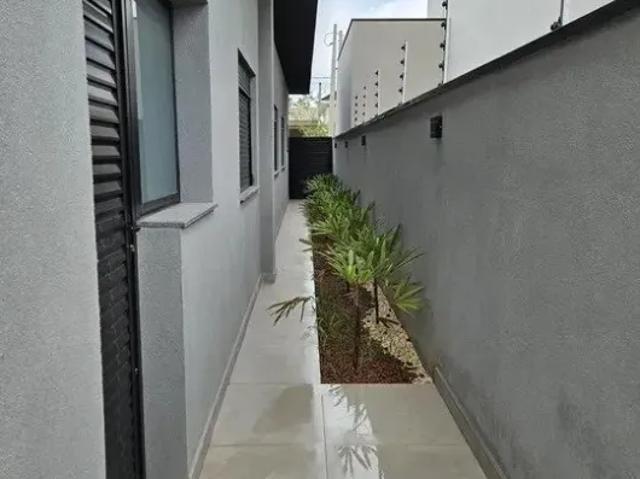 Casa térrea no Condomínio Terras do Vale, arquitetura moderna e sofisticada de Felipe Soares Bianchi