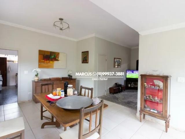 Casa térrea no Jd. Previdência com 290m², 2 quartos sendo 1 suite, 4 vagas de garagem. FL23