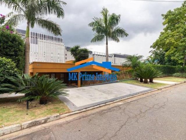 CASA TAMBORÉ 1 3 SUÍTES LAZER