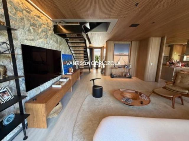 Casa de luxo no Tambore: 3 quartos, 3 suítes, 3 salas, 3 vagas de garagem, 310m² de área em Santana