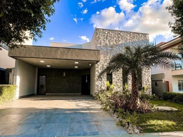 Casa térrea á venda no Condomínio Belvedere I