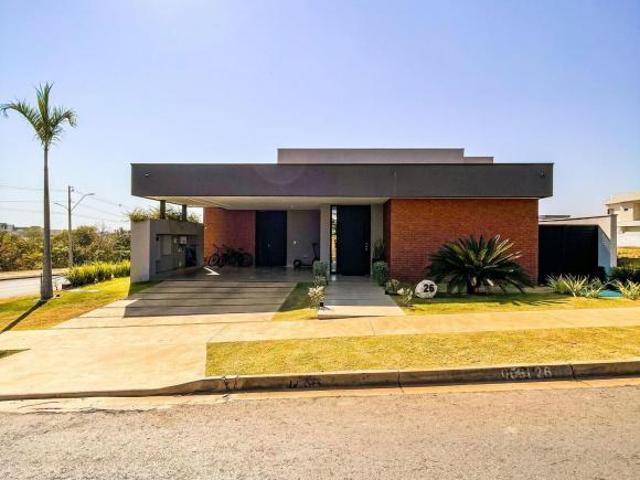 Casa térrea à venda no Condomínio Florais da Mata