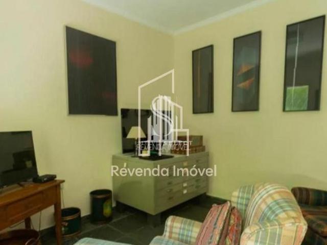 CASA TÉREEA DE 337M² POSSUI 5 DORMITÓRIOS SENDO 1 SUÍTE, 1 SALA E 3 VAGAS À VEND
