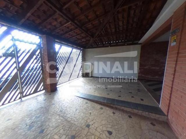 Casa Terra grande e bem localizada próximo de escola e comércios fácil acesso ao centro bairro Vila