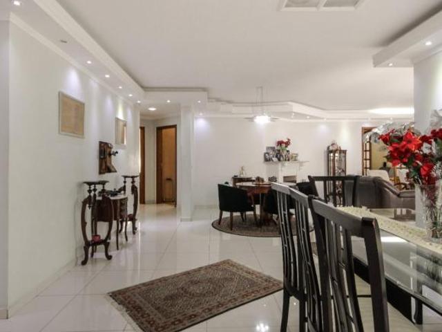 Casa térrea 411m² de área construídaà venda no City América/SP!