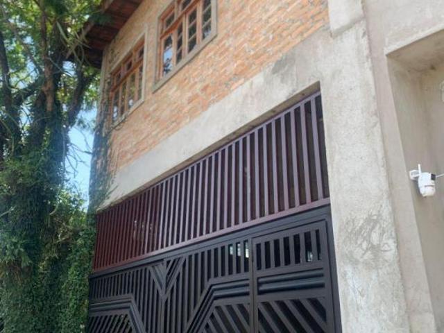 Casa térrea,479 m2 terreno bastante quintal, com 3 casas 5 vagas