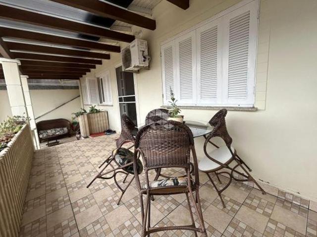 Casa térrea, 4 dormitórios, 2 vagas cobertas no bairro São José