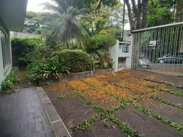 Casa Térrea, 4 dorms, 1 suíte, sala ampla, quintal, 4 vagas FL51