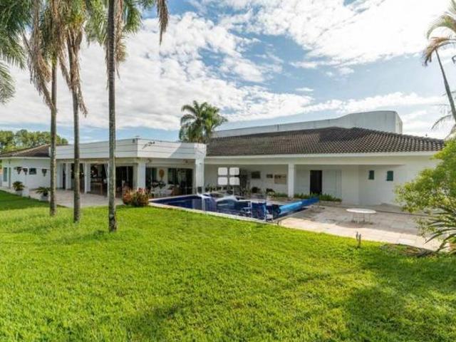 Casa Térrea 4 Suítes Área de Lazer Completa Piscina, Churrasqueira e Academia