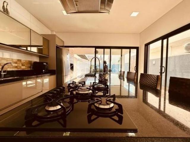 Casa Térrea 4 Suítes e Piscina em Paulínia