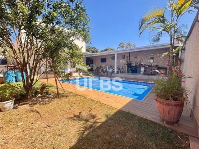 Casa Térrea 4 Suítes, Escritório, Área Gourmet e Piscina Aquecida, Condominio Fechado