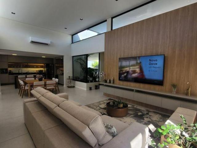 Casa Térrea 4 Suítes, Espaço Gourmet e Piscina Aquecida. Aceita 40% Permuta