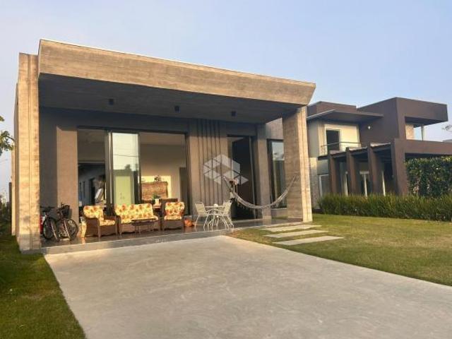 Casa térrea 4 suítes independentes, totalmente mobiliada no condomínio fechado Dubaí Resort em Capão
