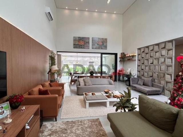 Casa térrea 4 suítes plenas + office 330m2 em lote de 600m2, com armários, 3 vagas de garagem Pla