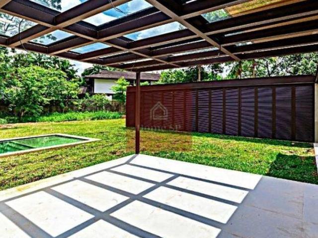Casa térrea 734 m2 em terreno de 3293 m2, na Chácara Flora