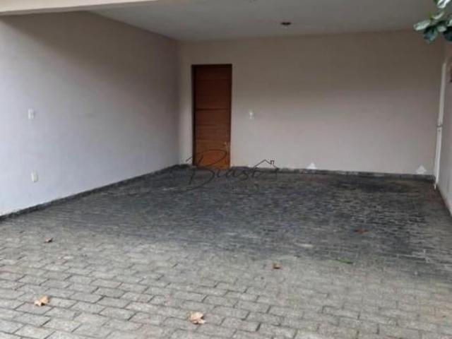 Casa térrea / 03 dormitórios com 3 suítes / Bosque dos Eucaliptos / 500 m² de terreno / 110 m² de ár