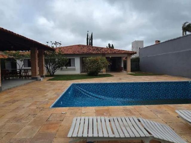 CASA TERREA 04 QTOS SENDO 02 SUITES!