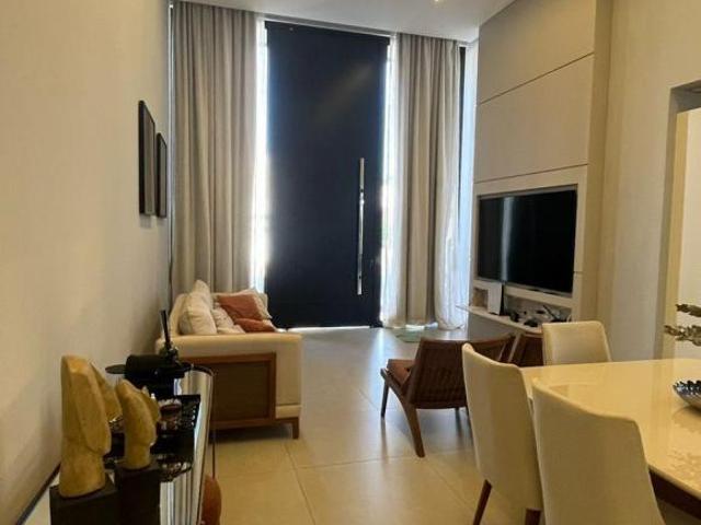 Casa Térrea 140m2 3 Dorms 1 Suíte, 2 banheiros, 4 vagas de garagem, 1 sala, localizado em condomínio