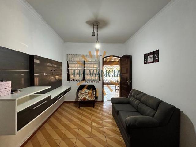 CASA TÉRREA 140m² 3 DORMITÓRIOS 1 SUÍTE CORREDOR LATERAL 3 VAGAS DE GARAGEM