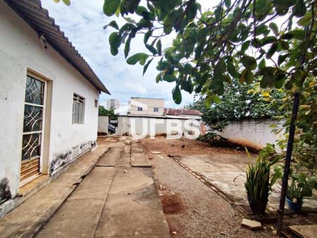 CASA TERREA 174MT 3 QUARTOS SETOR CRIMEIA LESTE