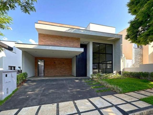 Casa Térrea 180m², 3 Suítes, Piscina